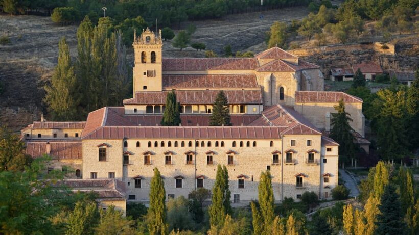 Escorial & Segovia: Private Minivan Tour from Madrid - In The Sum Up