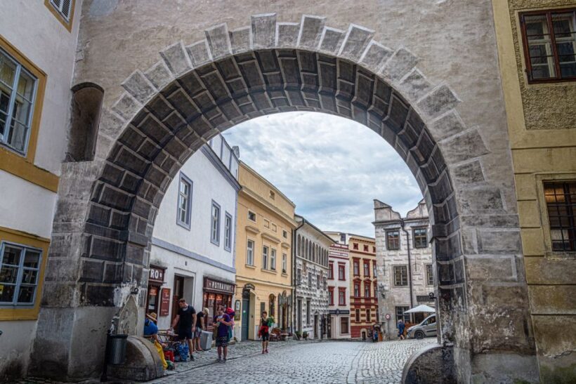 eský Krumlov: Half-Day Medieval Architecture Walking Tour - A Walk Through Time in Český Krumlov