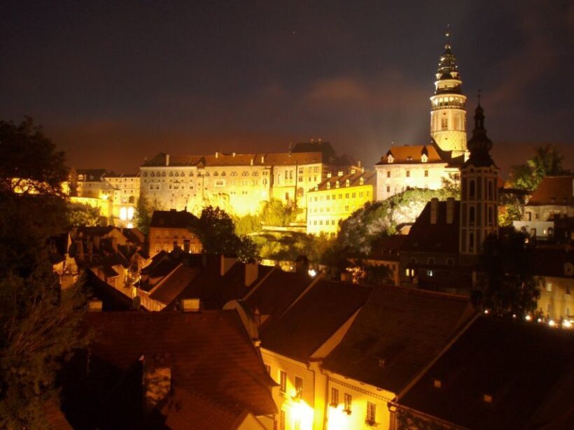 eský Krumlov: Night Walking Tour with a Professional Guide - The Guide and Personal Touch