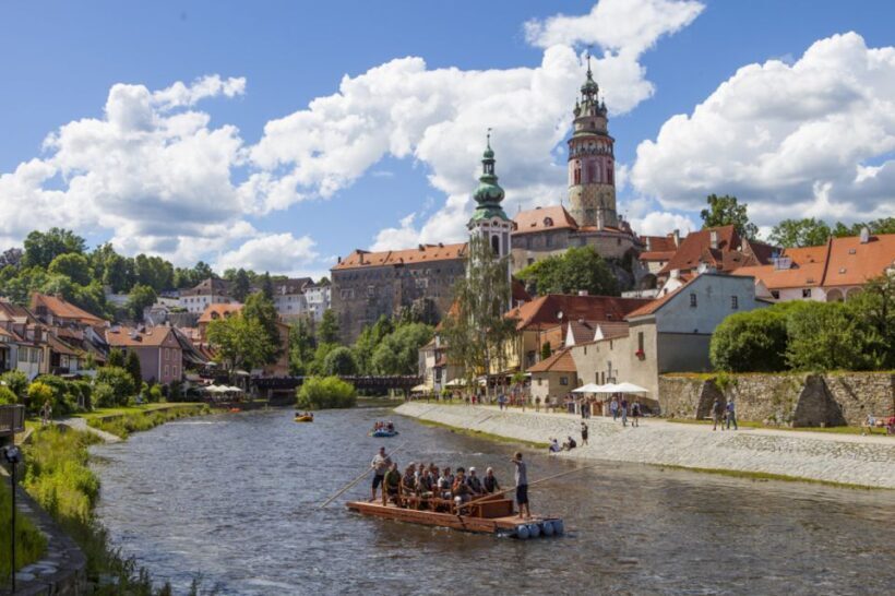 eský Krumlov: Wooden Raft River Cruise - Key Points