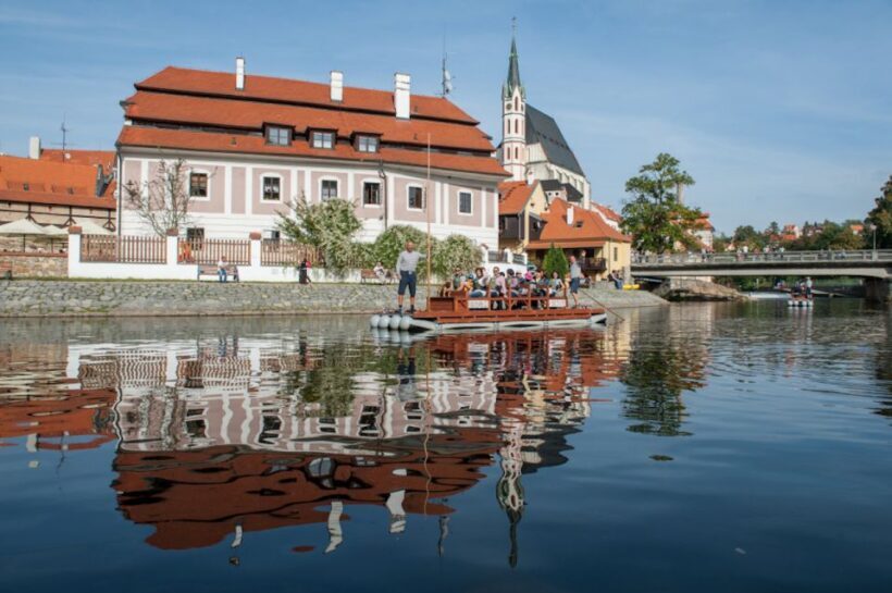 eský Krumlov: Wooden Raft River Cruise - What Past Travelers Say