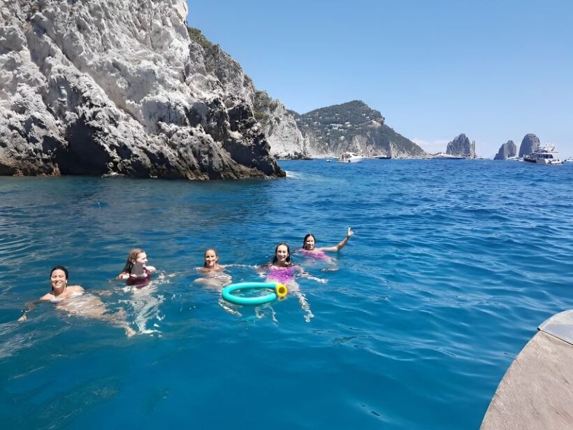 Esperienza Privata a Capri in Barca con Gozzo Classico 3H - Cost and Value
