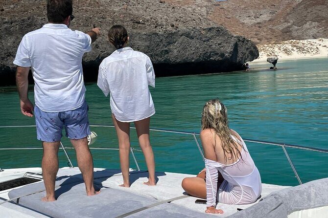 Espiritu Santo and Sealion Swimming aboard a luxury yacht - Lunch and Refreshments
