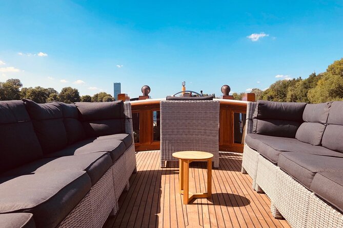 Evening Aperitif Tour Aboard the Motor Yacht Fitzgerald - Details of the Aperitif and Lounge Experience