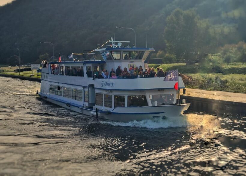 Evening-Cruise to the fireworks of the Cochemer Winefest. - Key Points
