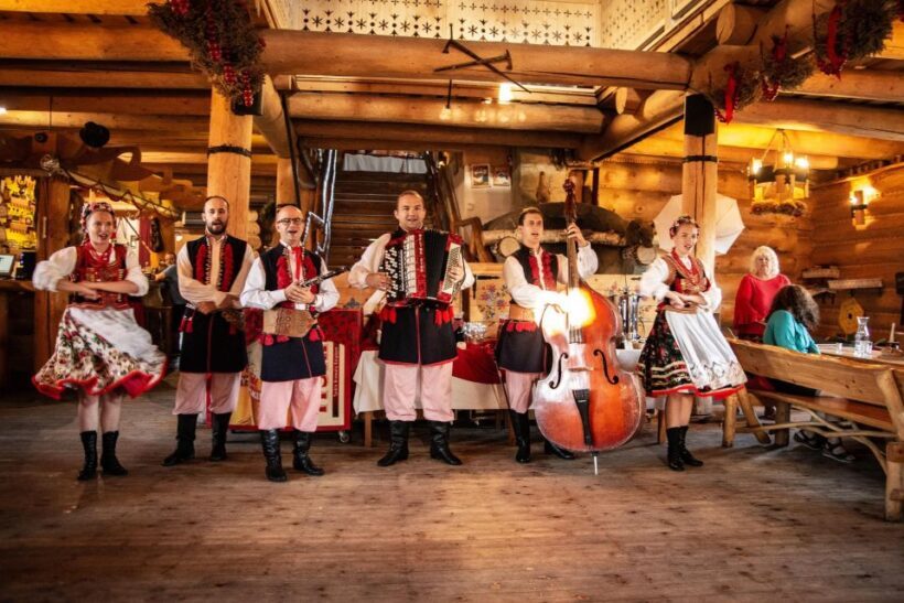 Evening Folk Show, singing, dancing and delicious food! - An In-Depth Look at the Evening Folk Show Experience