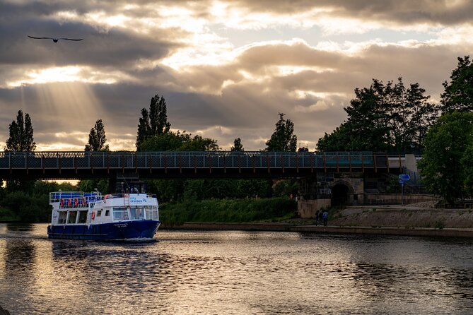 Evening Happy Hour Boat Cruise For All Ages In York - Making the Most of Your Evening Cruise