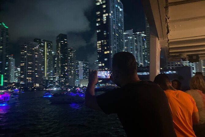 Evening Sightseeing Cruise on Biscayne Bay Miami - FAQs
