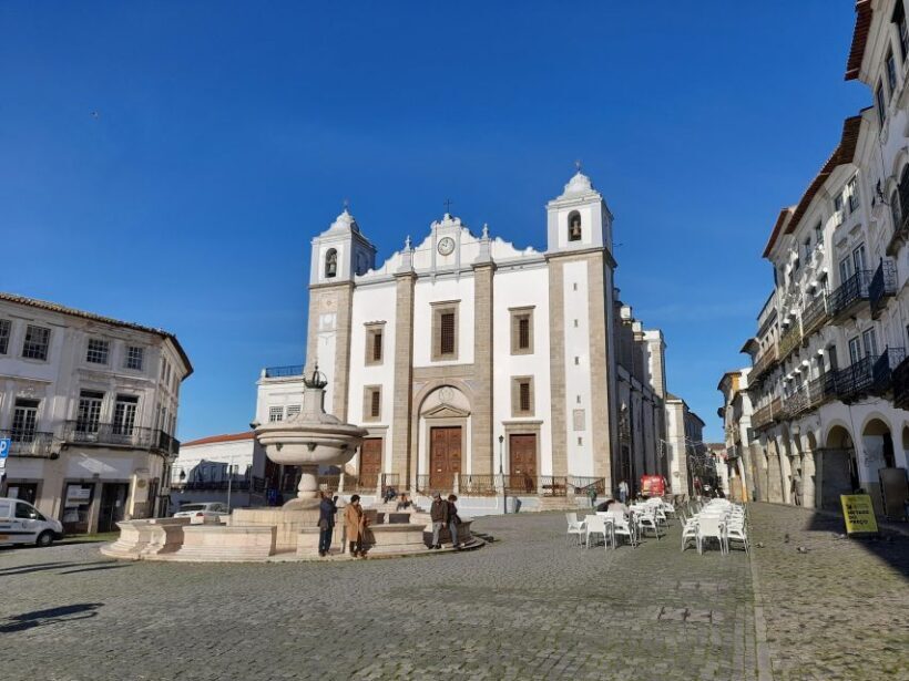 ÉVORA AND MONSARAZ FULL DAY PRIVATE TOUR BY CAR - FAQs