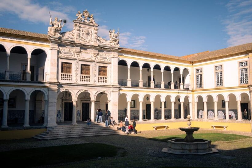 Évora: Flexible Walking Tour in Historic Center - Who Should Consider This Tour