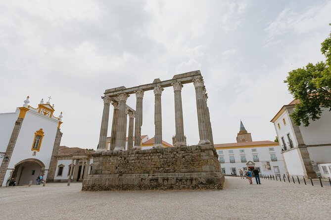 Évora, Medieval Village Monsaraz & Wine Tasting - Travel Logistics and Tips for the Tour