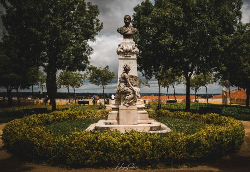 Évora: Tales and Legends Guided Walking Tour - Guides and Personalities
