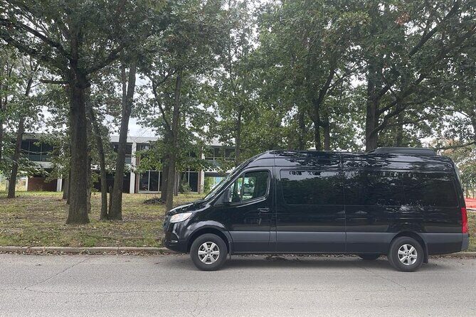 EWR/Manhattan Airport Transfer in Luxury Van-One Way Transfer. - Who Should Consider This Service?