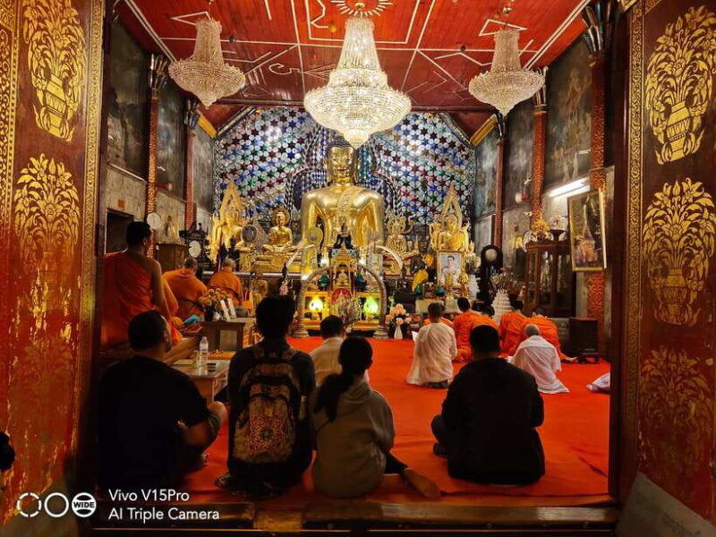 Ex-monk city & temples walking tour: (3.5 hours / 1.7 km.) - The Monks’ Chanting and Evening Experience