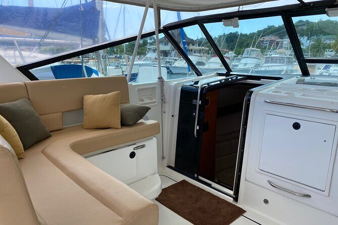 Exceptional whale watching in a Tahiti Yacht - The Experience from the Traveler’s Perspective