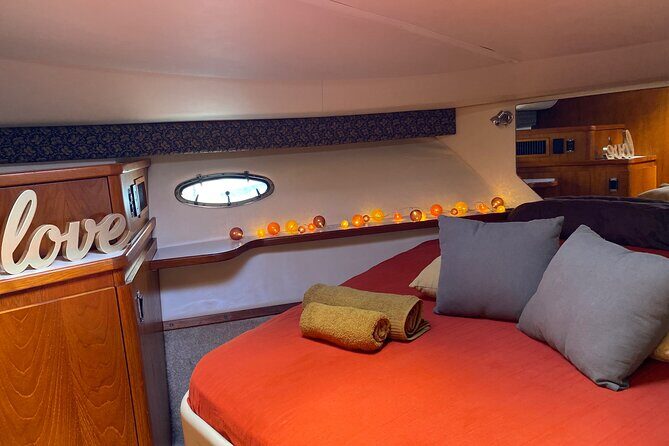 Exceptional whale watching in a Tahiti Yacht - Who Would Enjoy This Tour Most?