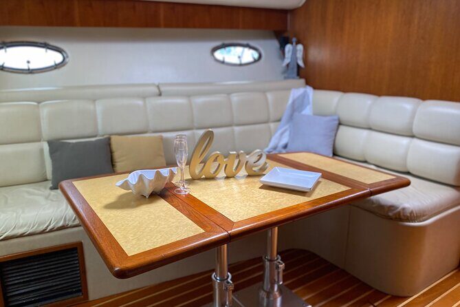 Exceptional whale watching in a Tahiti Yacht - FAQ