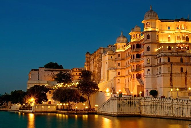 Exclusive 1-day Udaipur Tour with High End SUV Car. - Key Points