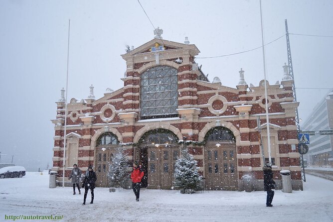 Exclusive 4 hour VIP Tour Helsinki by Lux Car with Guide+Lunch - Key Points