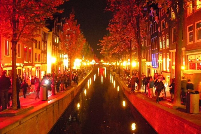 Exclusive Amsterdam Red Light District tour with a drink - An In-Depth Look at the Experience