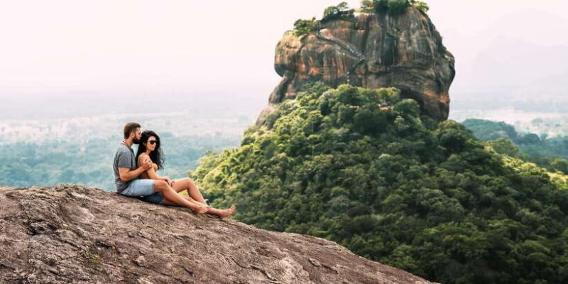 Exclusive Sigiriya Sunrise & Kandy Tour Day Tour - Food and Shopping: Lunch and Local Crafts