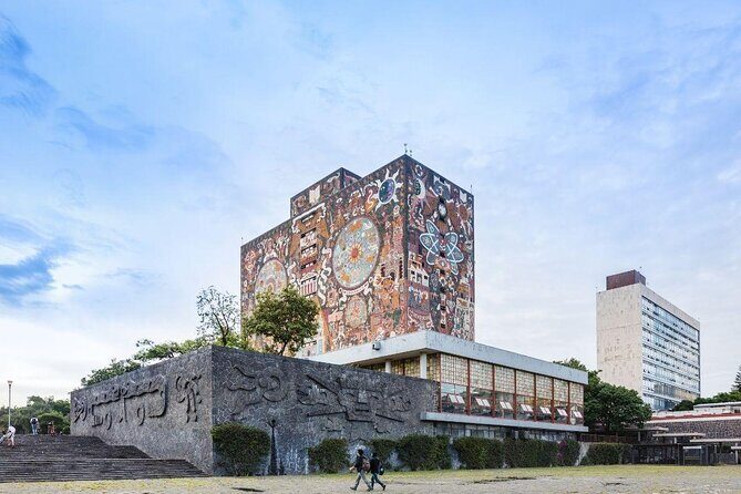 EXCLUSIVE TOUR: Murals+Ciudad Universitaria Stadium-small groups - Unveiling Mexico City’s Universidad Cultural and Murals: A Genuine Look