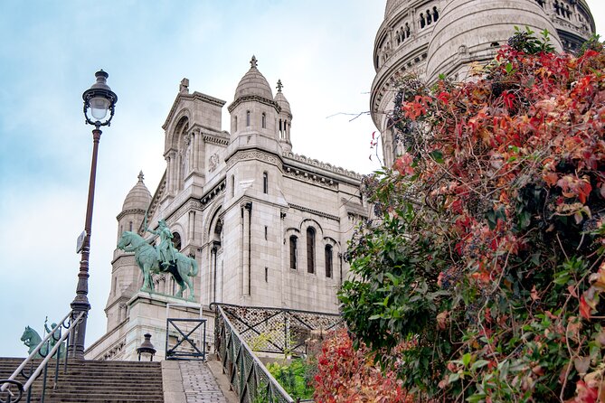 Exclusive Walking Tour In Montmartre With Local Guide - Key Points