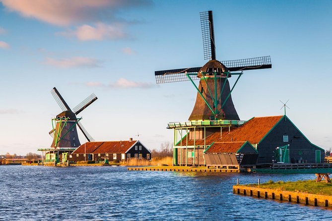 Excursion to the Mills of Zaanse Schans - Exploring the Historic Windmills
