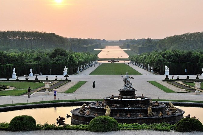 Excursion to Versailles by Train With Entrance to the Palace and Gardens - Guided Tour Experience
