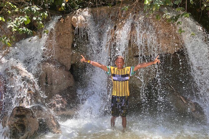Exhilarating Dunn's River Falls Guided Tour from Ocho Rios hotels - The Return and Retail Stop
