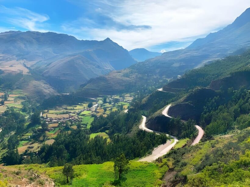 Expedition to the Sacred Valley of the Incas - Mid-Morning: Urubamba and Lunch