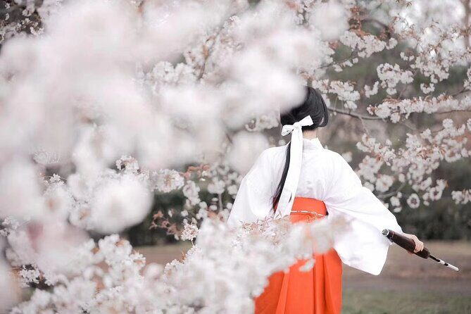Experience a different cross-dressing experience in Kyoto, Osaka, Miko Kimono - Key Points