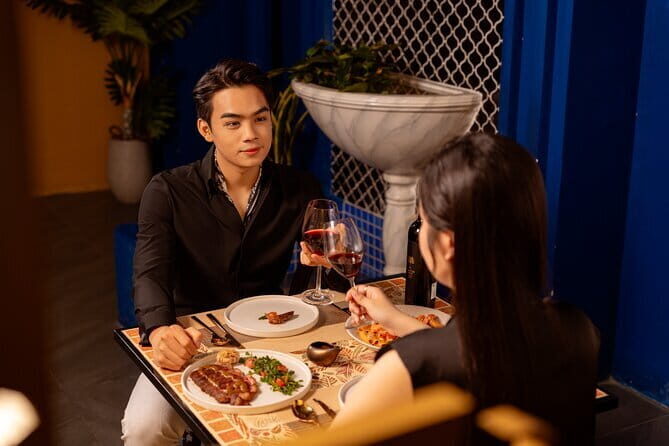 Experience a Romantic Date For Two at GLAMISQUE  Fusion Dining - Key Points