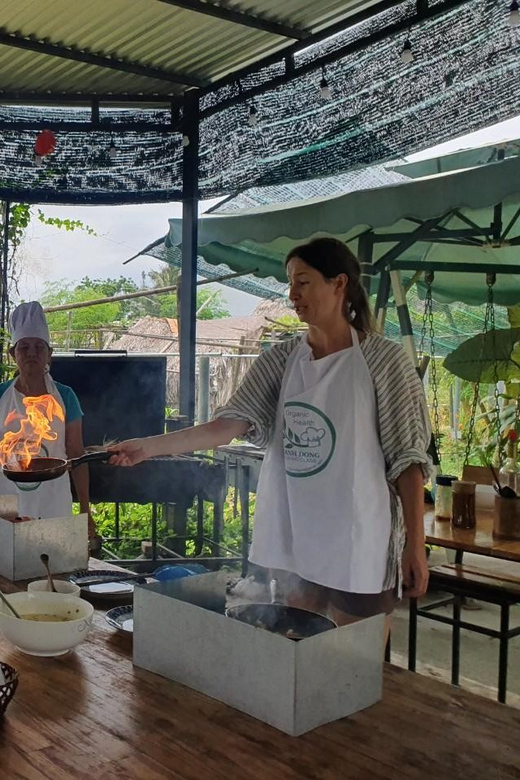 Experience basket boat & cooking class with organic food - Key Points