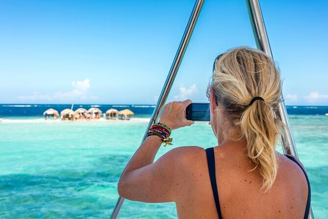 Experience Cayo Arena with Snorkeling and Lunch Buffet - Introduction