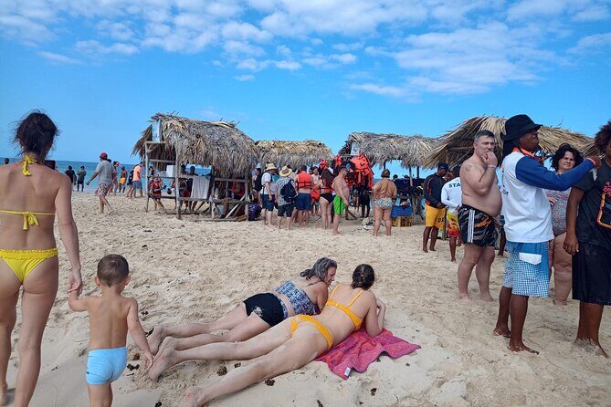 Experience Cayo Arena with Snorkeling and Lunch Buffet - The Sum Up