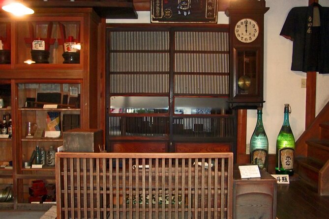 Experience Old Local Tokyo & Traditional Food in Yanaka Ginza - Indulging in Delectable Street Food Specialties