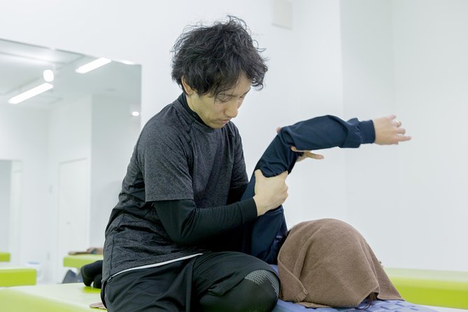 Experience Shiatsu Stretch in Japan - Instructor and Teaching Approach