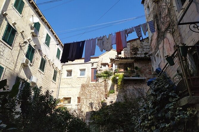 Experience Split With Local Professional Historian - Small Group - Visualize Splits Past With 3D Reconstruction