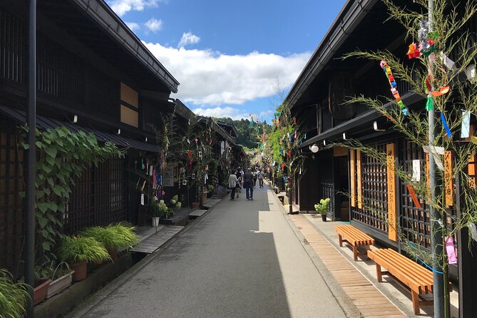 Experience Takayama Old Town 30 Minutes Walk - Experiencing the Traditional Ryokans of Takayama