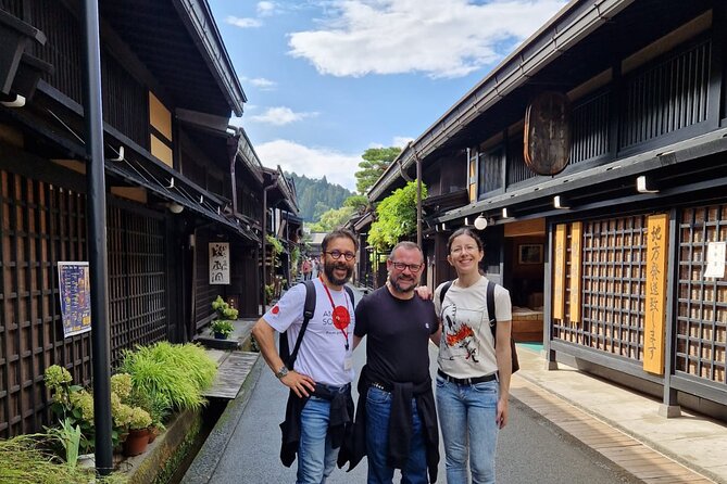 Experience Takayama Old Town 30 Minutes Walk - Connecting With the Friendly Locals of Takayama