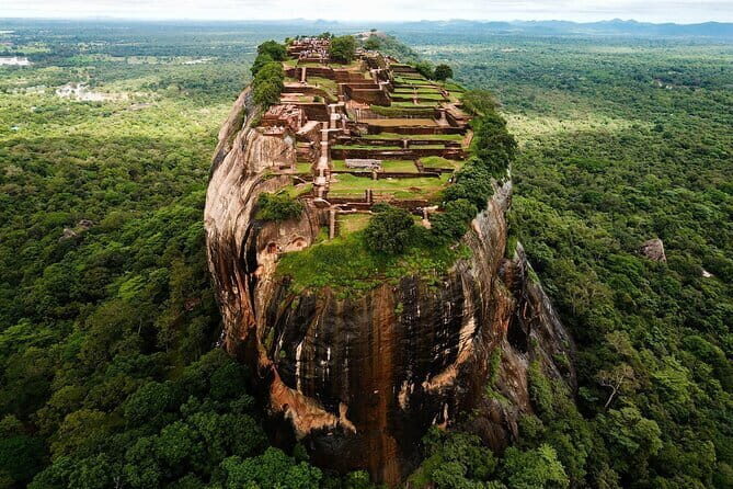 Experience the Beauty and History of Sri Lanka - Key Points