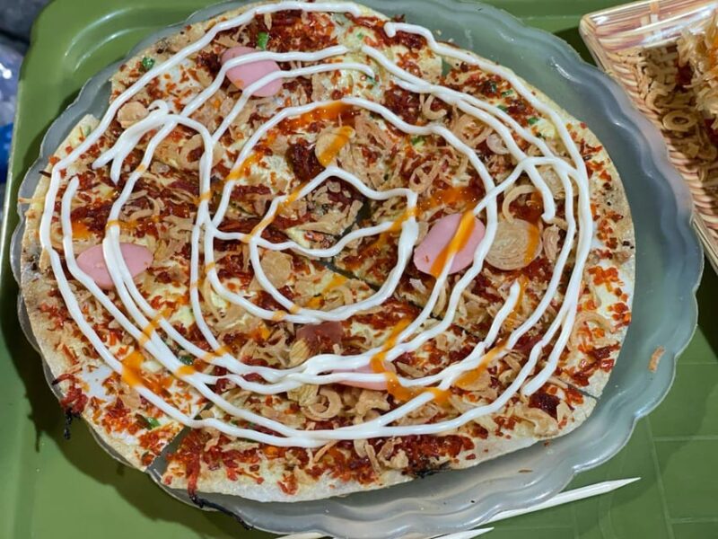 Experience Train Street With Local Food - Key Points