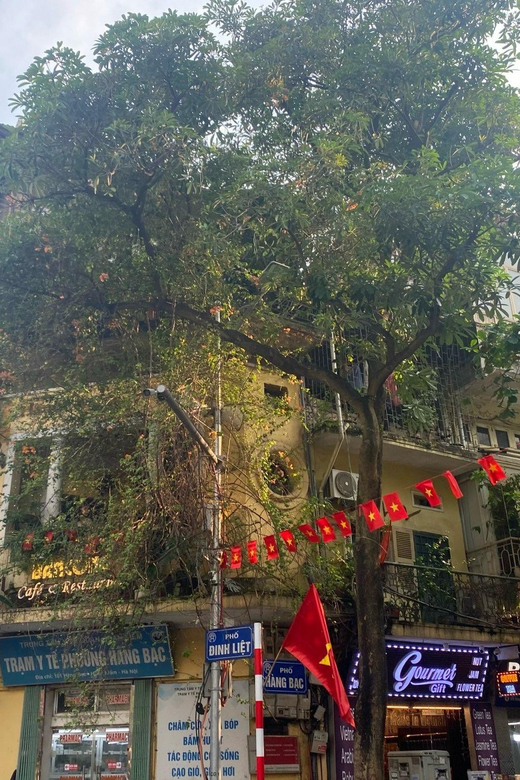 Experience Train Street With Local Food - Exploring Hanoi’s Old Quarter