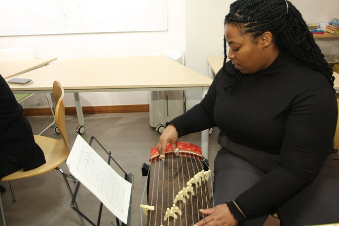 Experiential Lesson of the Japanese Instrument Koto - Hands-On Learning Experience