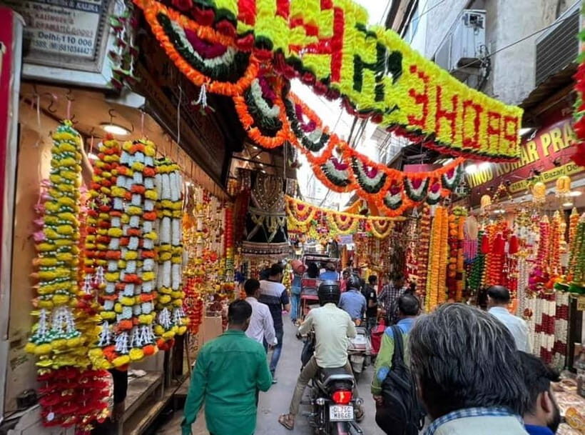 Explore Chandni Chowk: Old Delhi Private Tuk Tuk & Food Tour - Navigating the Bustling Markets on a Tuk Tuk