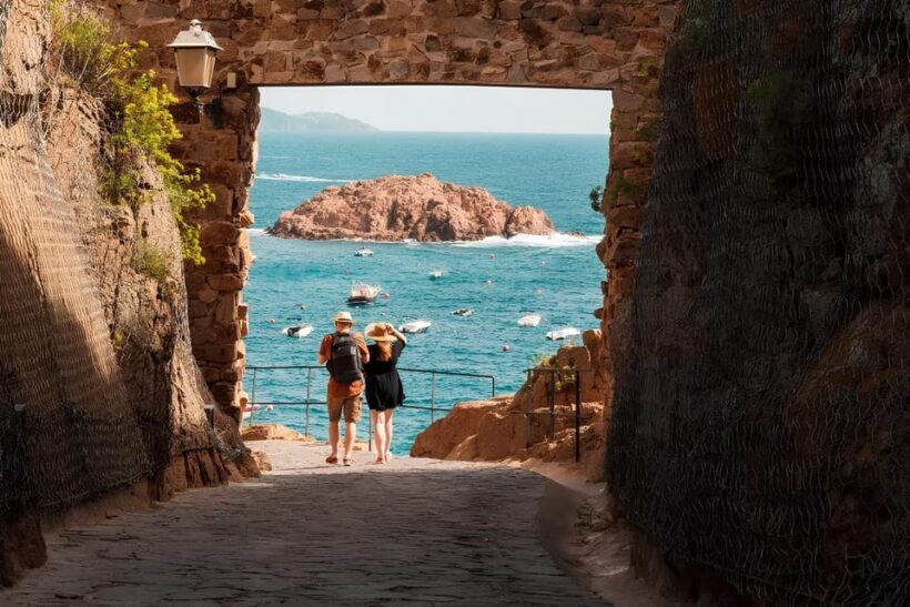 Explore Costa Brava & Tossa de Mar: Trails, snorkel & meal - Authenticity and Traveler Experience