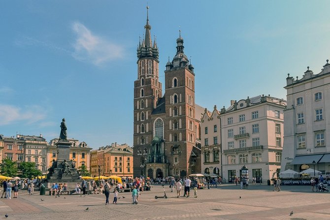 Explore Cracow in 60 minutes with a Local - Sukiennice: The Renaissance Marketplace