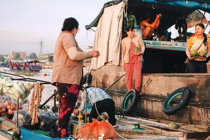 Explore Floating Market with Local People - Key Points