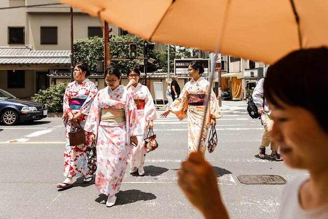 Explore Gion the Iconic Geisha District on a Private Custom Tour - Exploring Gions Scenic Cobbled Streets